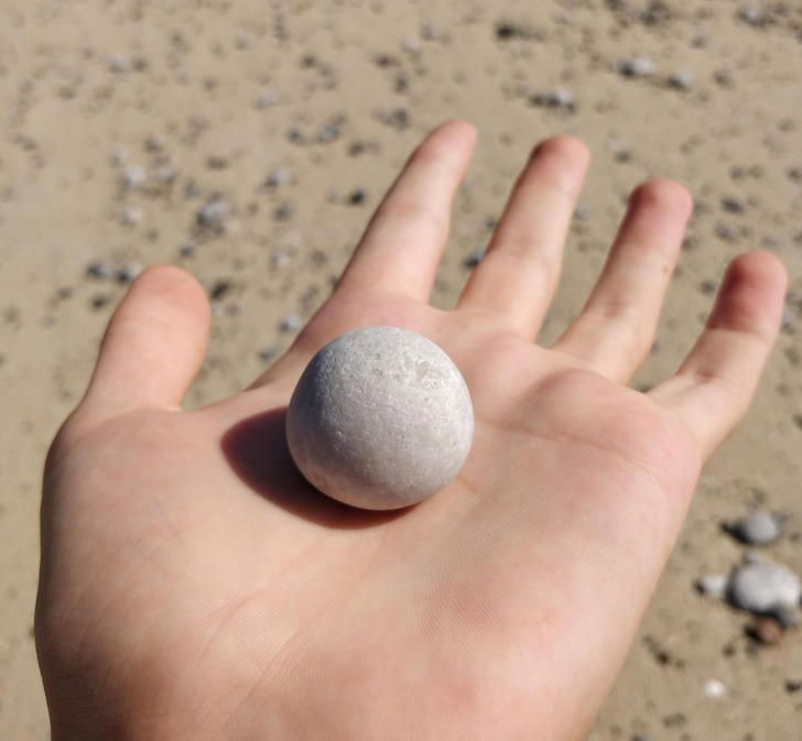 18 Photos With Coincidences That Are Too Good to Be True