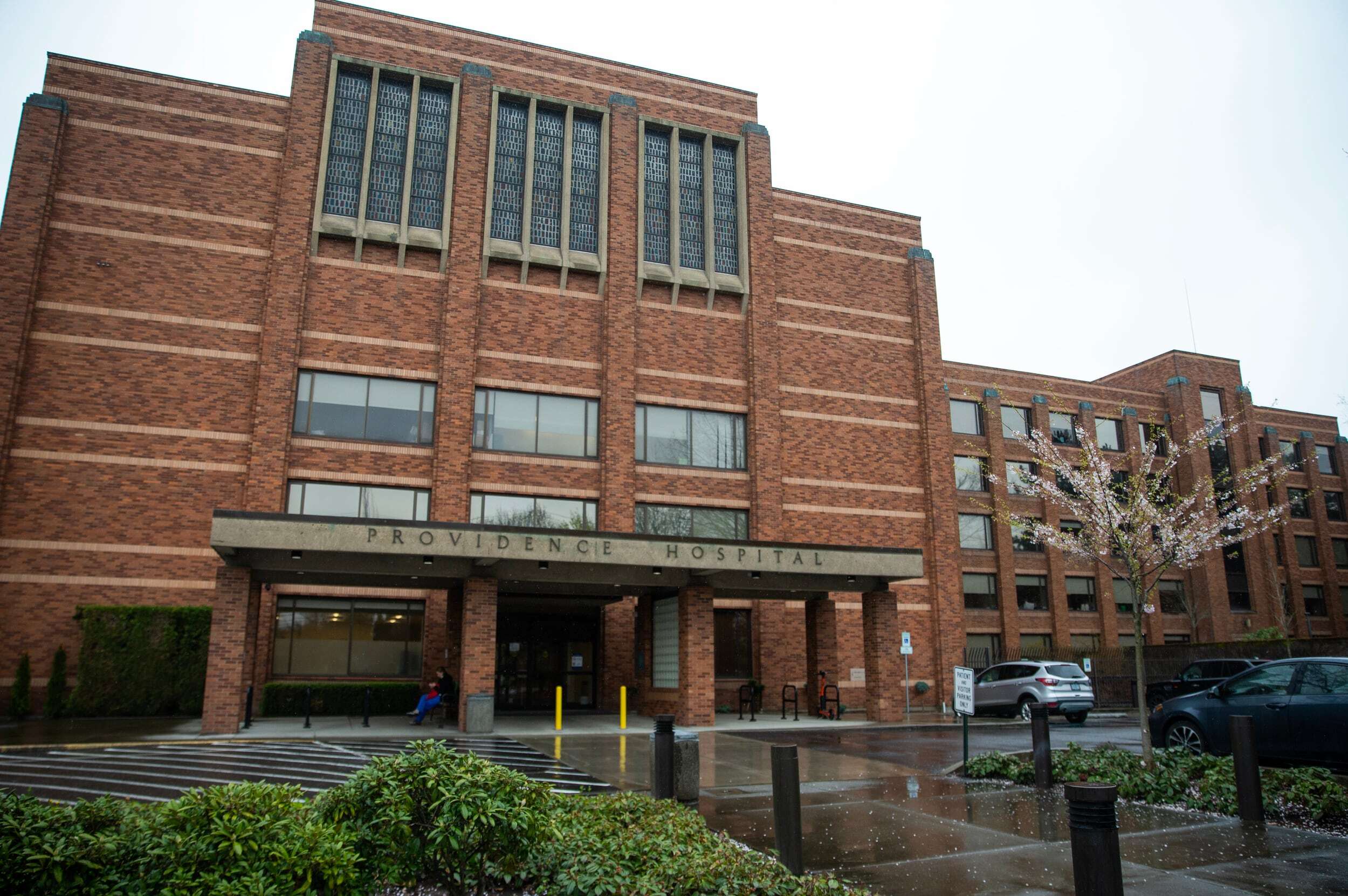 Oregon hospitals sink into losses as costs climb, state analysis shows