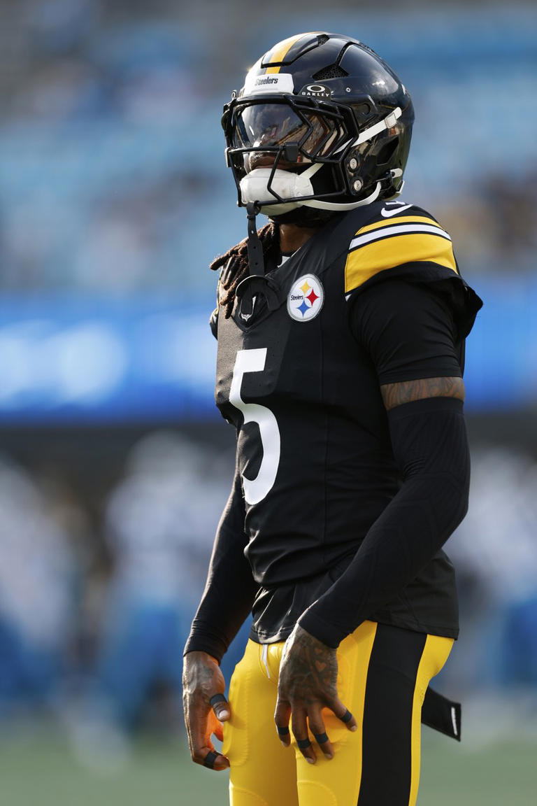 Steelers take a chance on Aaron Rodgers to end playoff drought