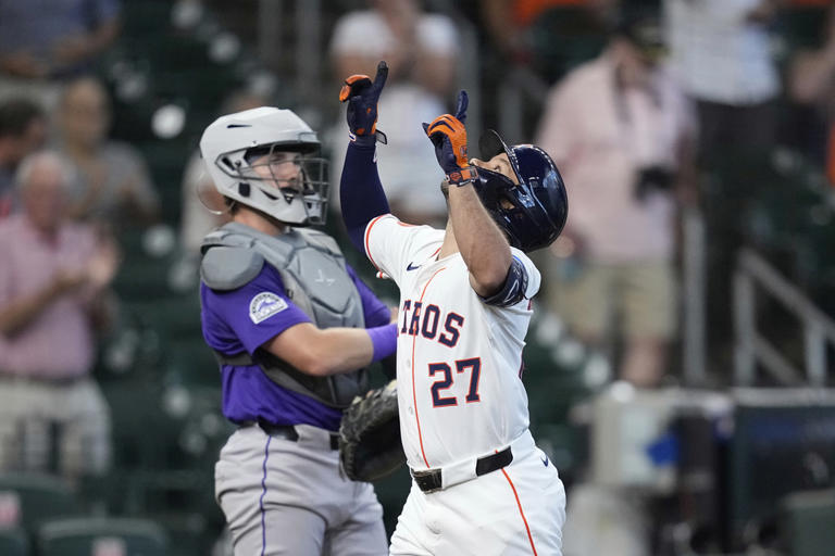 Christian Walker homers twice to lead Astros over Rockies 4-3