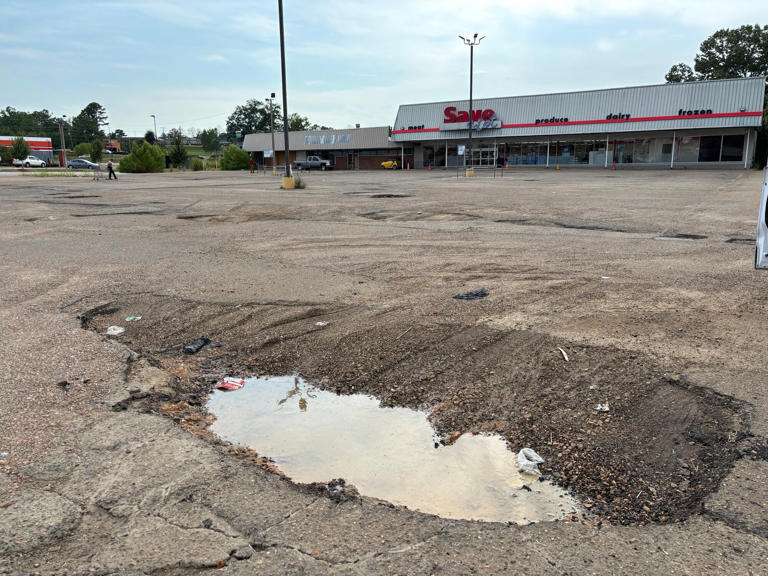 Woman’s car gets stuck in grocery store parking lot. Who’s responsible ...