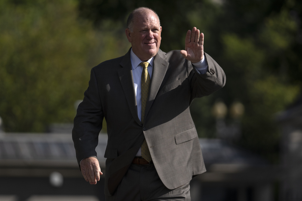 Trump administration considering using military base near Chicago for ...