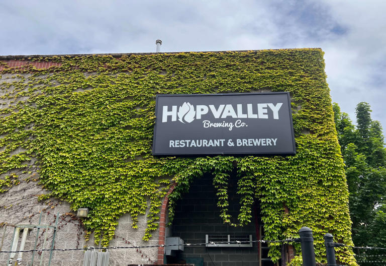 Oregon Ducks, Hop Valley Brewing team up to create Dang Green IPA