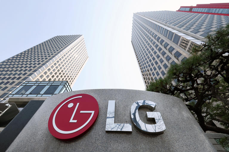 LG reduces $180 million in treasury stocks and introduces interim ...