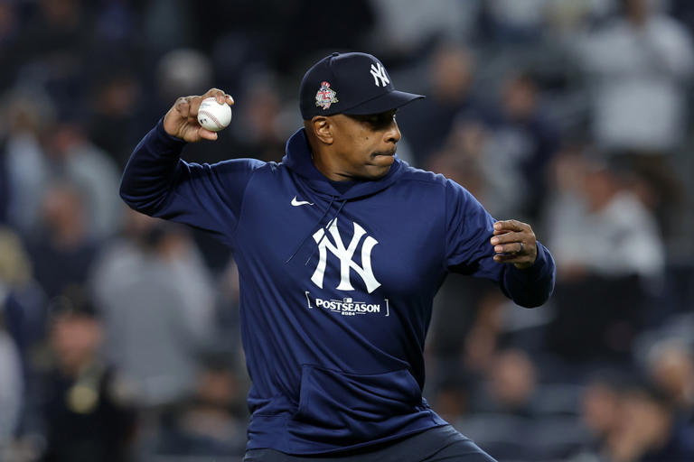 NFL Star Russell Wilson Praises Yankees Legend Before Giants Debut