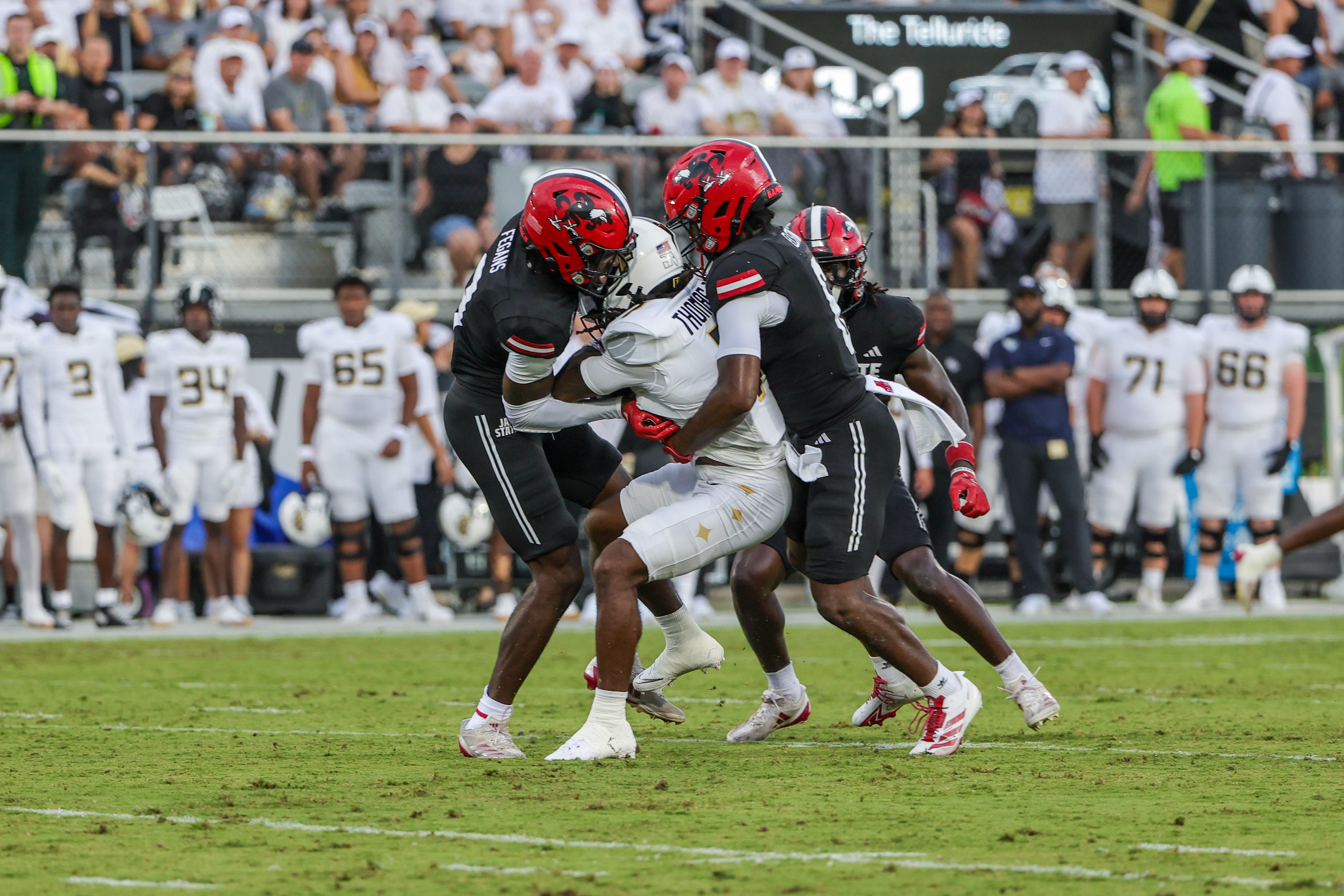 Watch Jax State's Tre'Quon Fegans' one-hand interception vs FIU