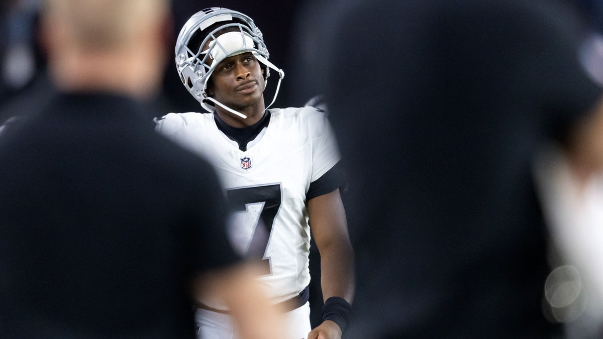 Raiders QB Geno Smith pass tipped for INT as brutal MNF effort vs ...