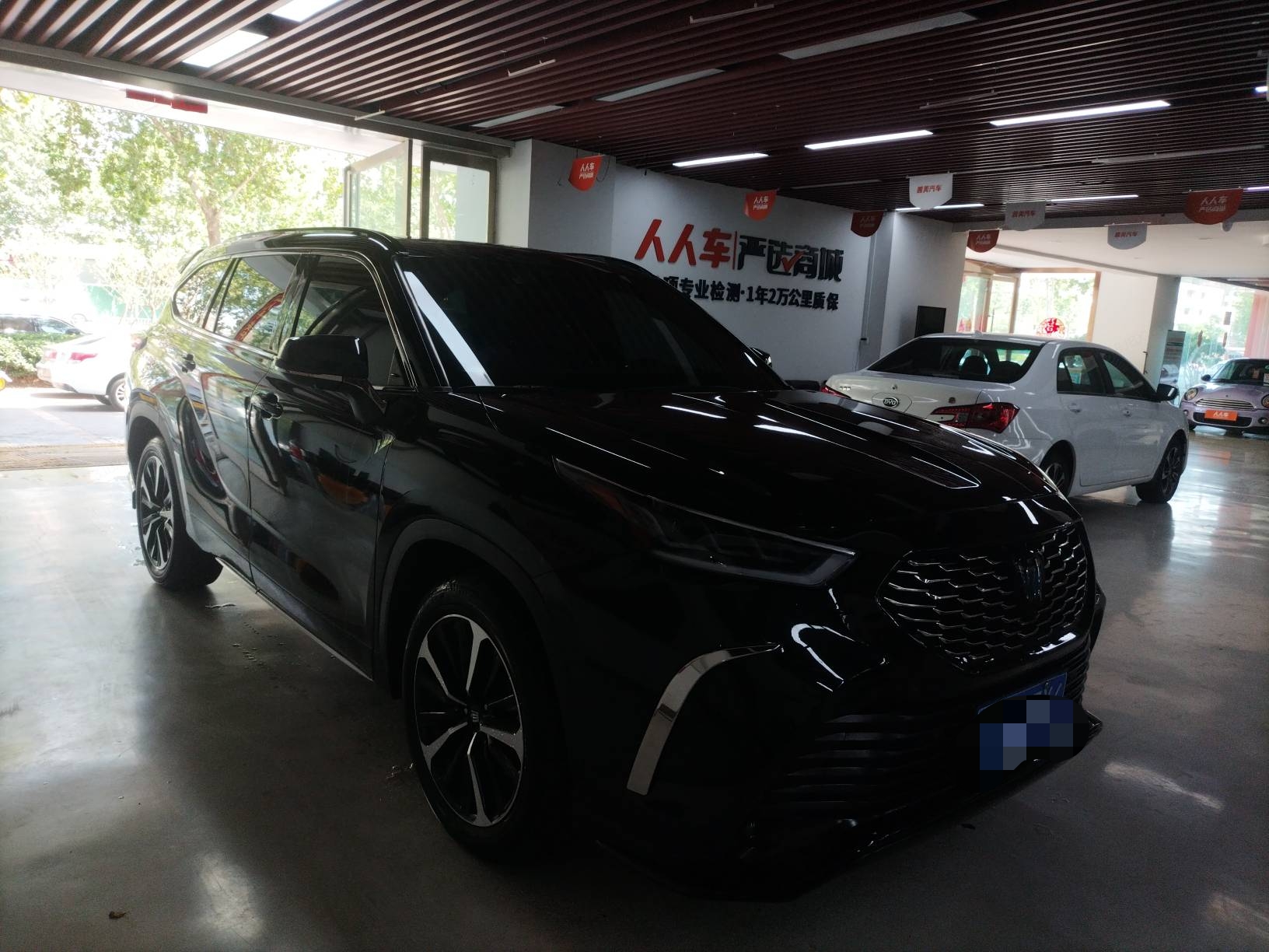 丰田 皇冠陆放 2021款 2.5L HEV四驱旗舰版实拍图