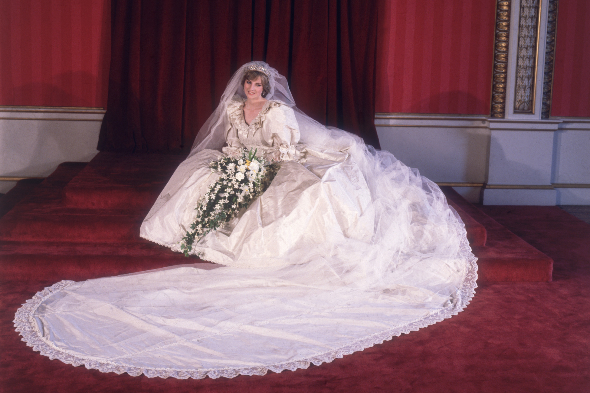 16 incredible facts about Princess Diana's wedding dress