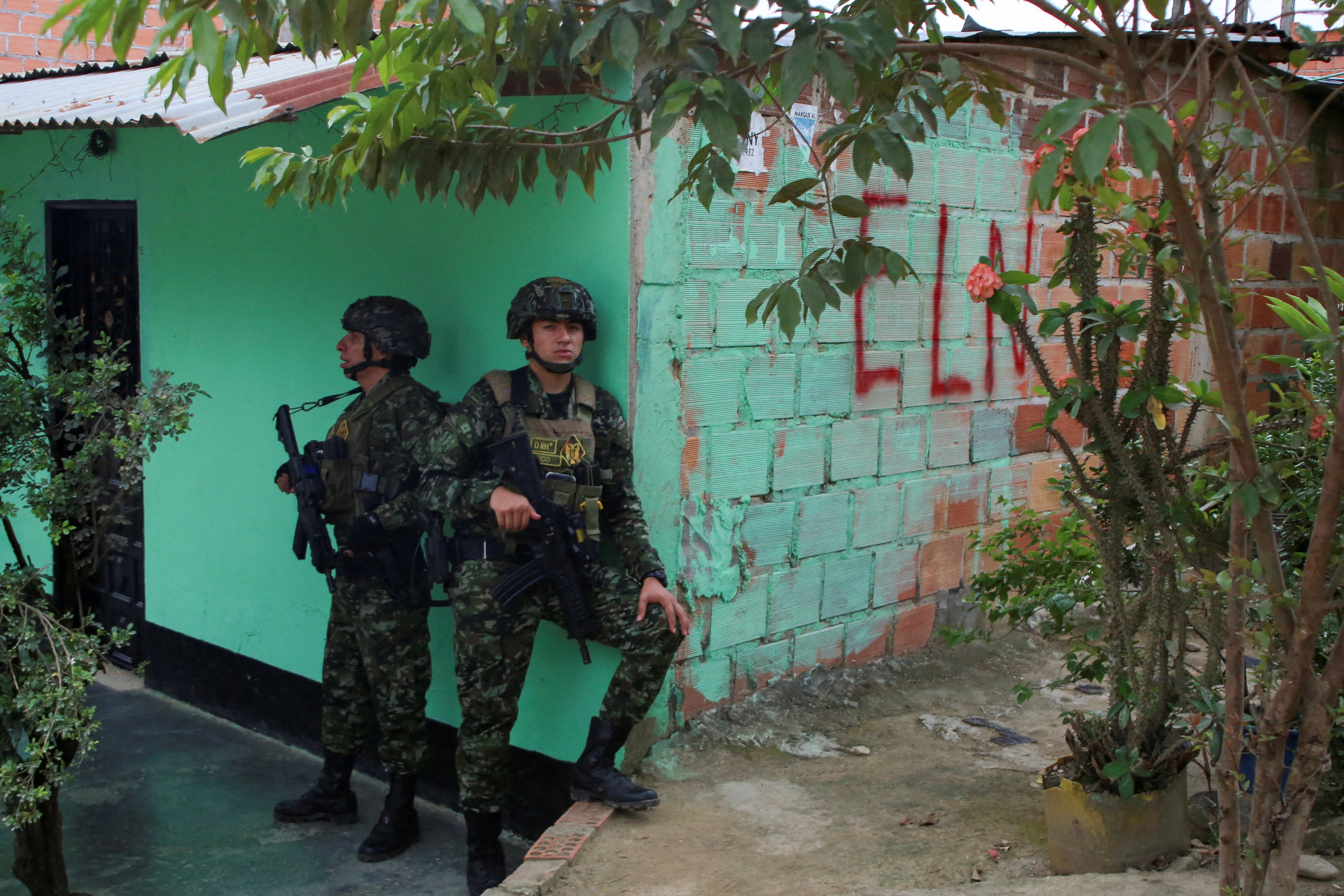 Dozens of kidnapped Colombian soldiers released, says defense ministry