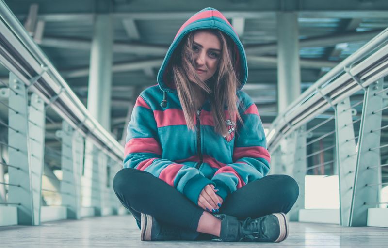 13 Fashion Choices That Can Hint at Low Confidence