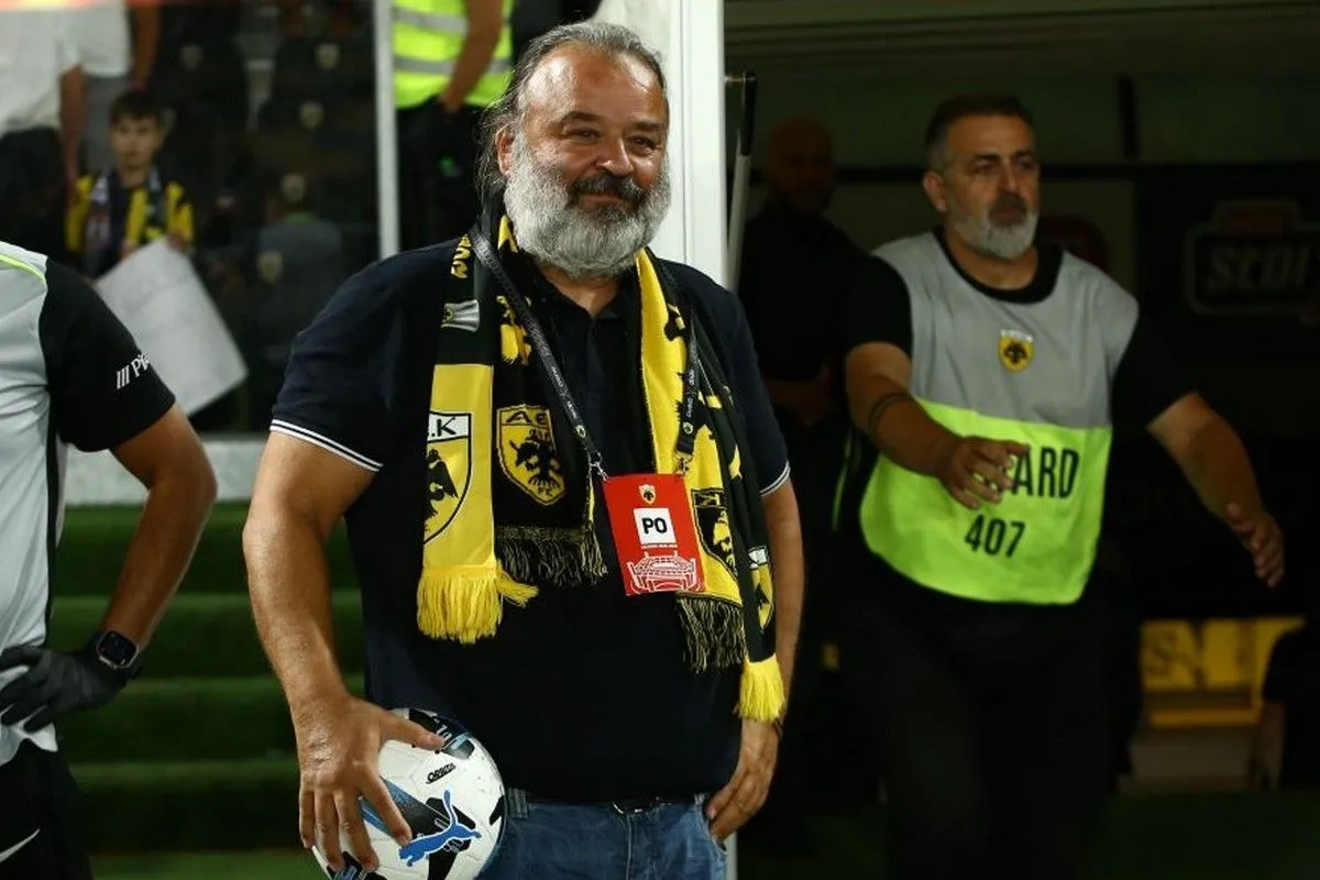 ΑΕΚ: Πανευτυχής ο Μάριος Ηλιόπουλος, κατέβηκε στο γήπεδο και πήρε την ...