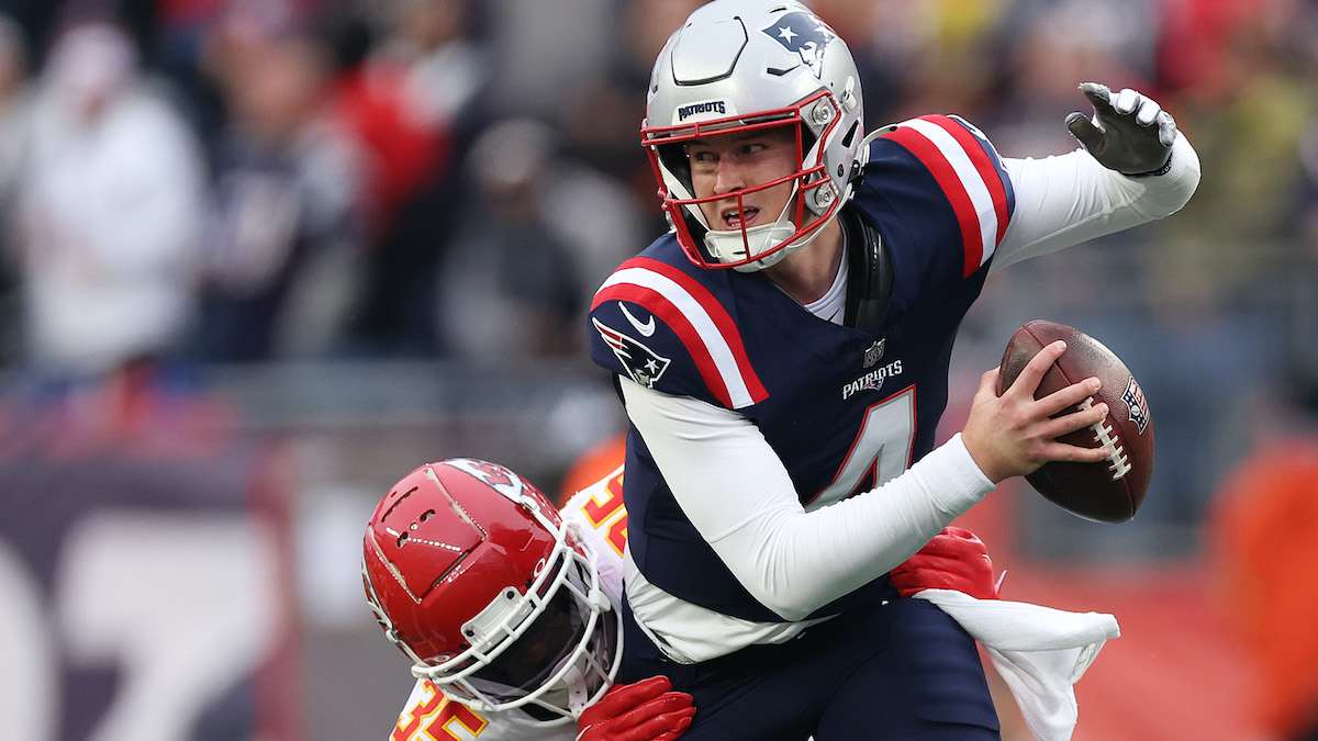 Ex-Patriots 6-Foot, 215 lb QB Gets New Team, Will Compete With Shedeur ...