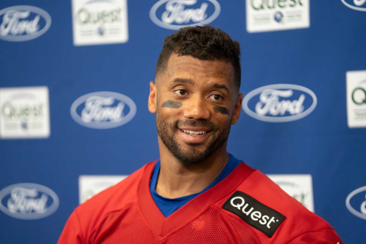 NFL Star Russell Wilson Praises Yankees Legend Before Giants Debut