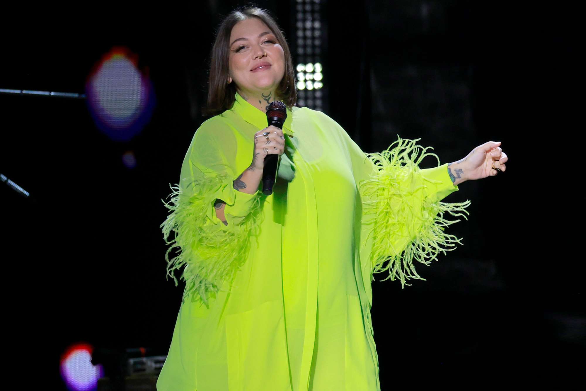 Elle King Says She Had ‘One Shot Too Many’ Before Drunken Performance ...