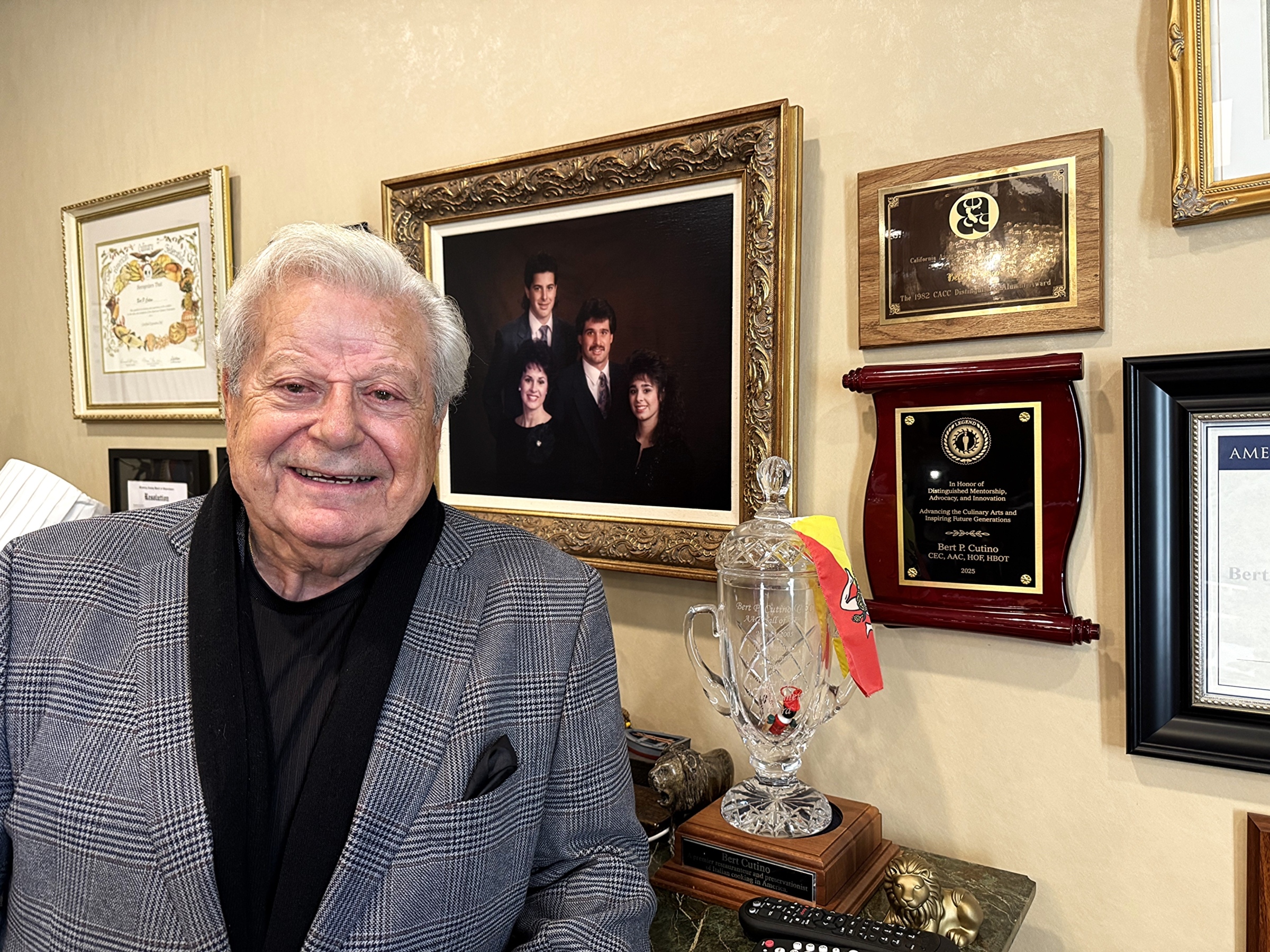 Bert Cutino receives “Legend Award” from American Academy of Chefs