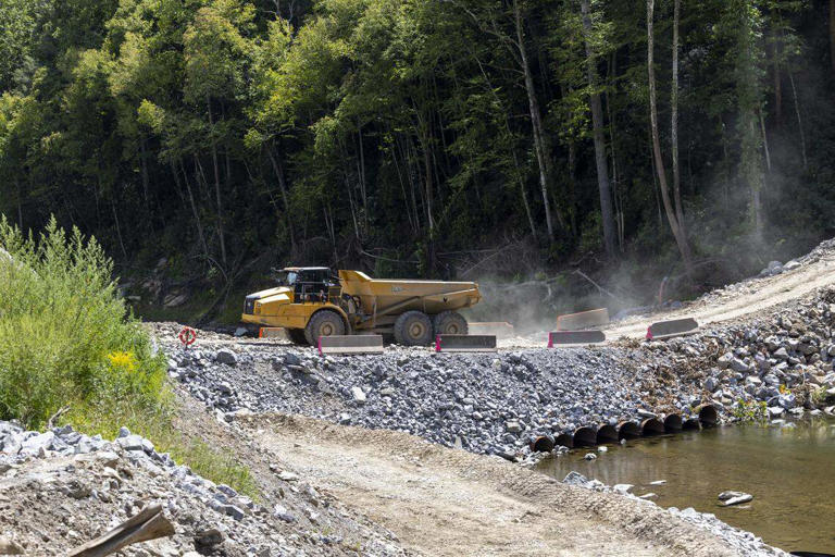 Three-year effort to rebuild I-40 begins along the Pigeon River ...