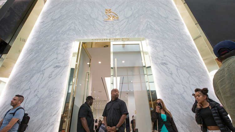 Disturbed Woman Vandalizes Drake's NYC OVO Store With A Hammer, Tries ...