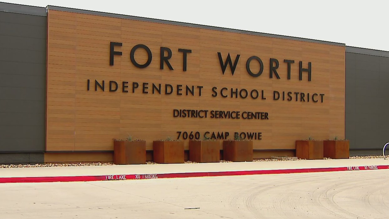 TEA Commissioner Mike Morath visits Fort Worth ISD, including failing ...