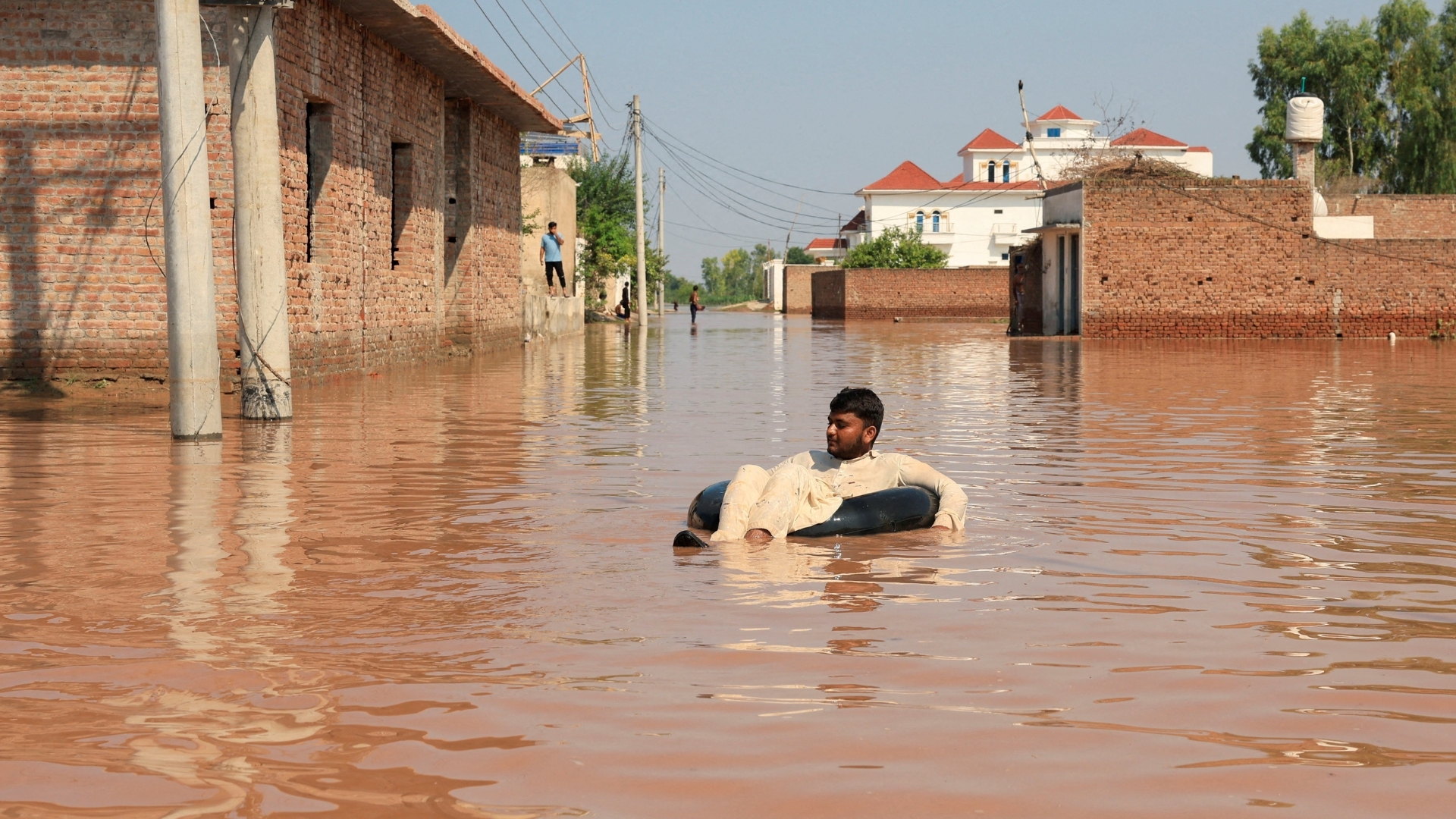 Pakistan floods displace over 1 million, destroy farmlands in Punjab