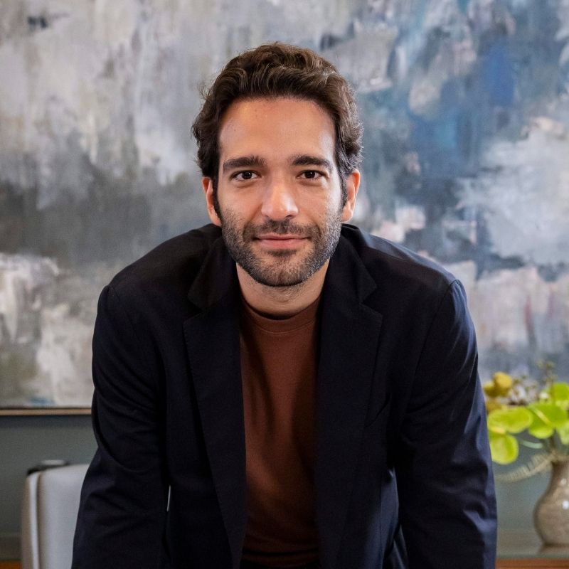 Compare os finais de Afonso Roitman na versão de 1988 e no remake de ...