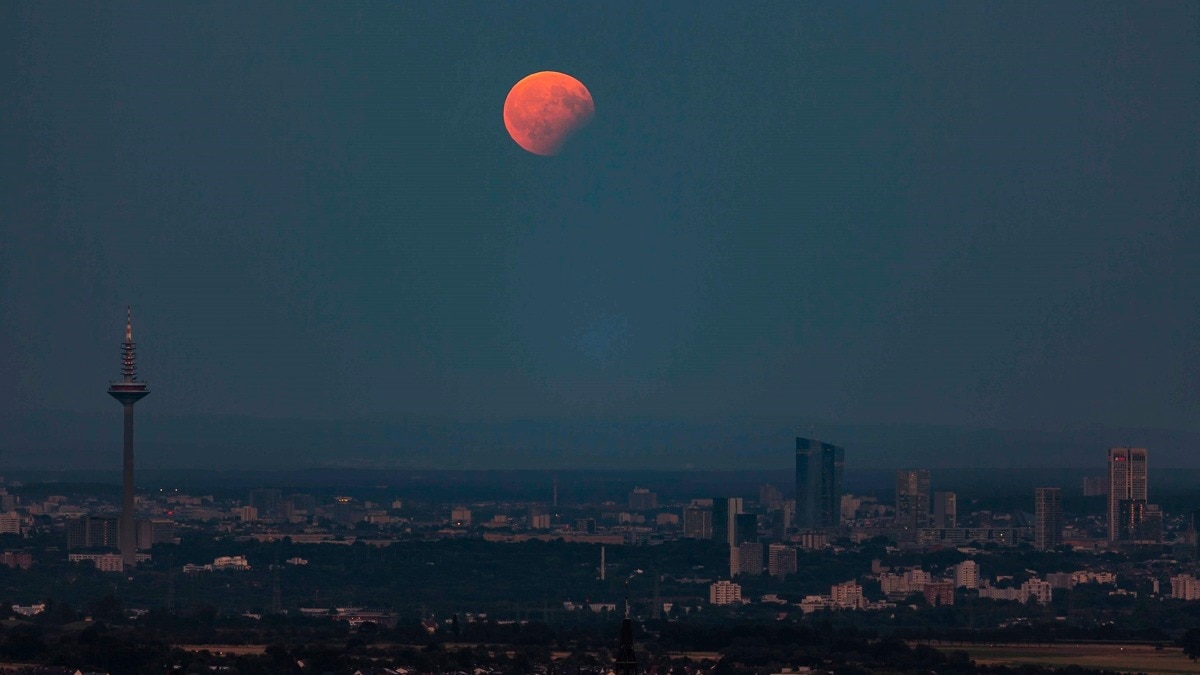 Blood moon total lunar eclipse is coming: How to watch it in India