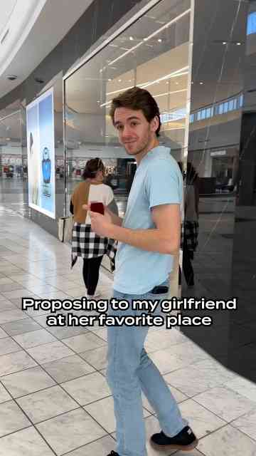 Mall proposal leads to an unforgettable reaction