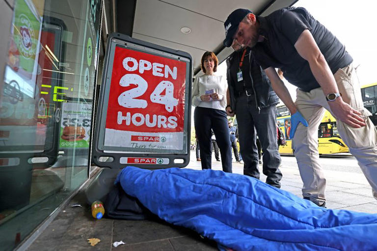 MP joins police on 'beat sweep' of Piccadilly Gardens - and admits 'it ...