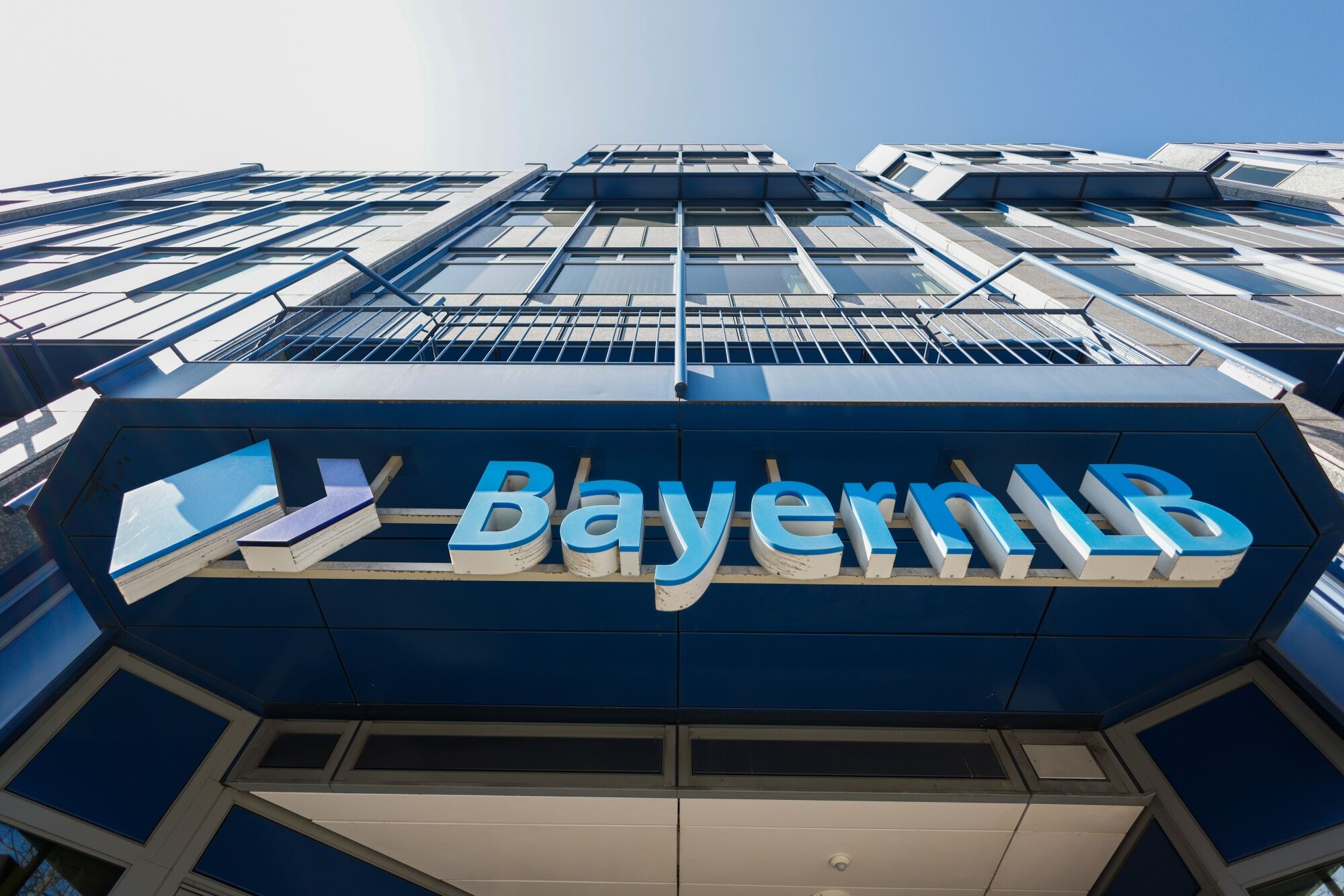BayernLB setzt sich mit Gewinn an die Spitze der Landesbanken