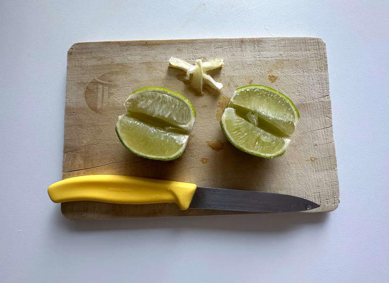 Lemon caipirinha: the easy-to-make Brazilian drink without a cocktail ...