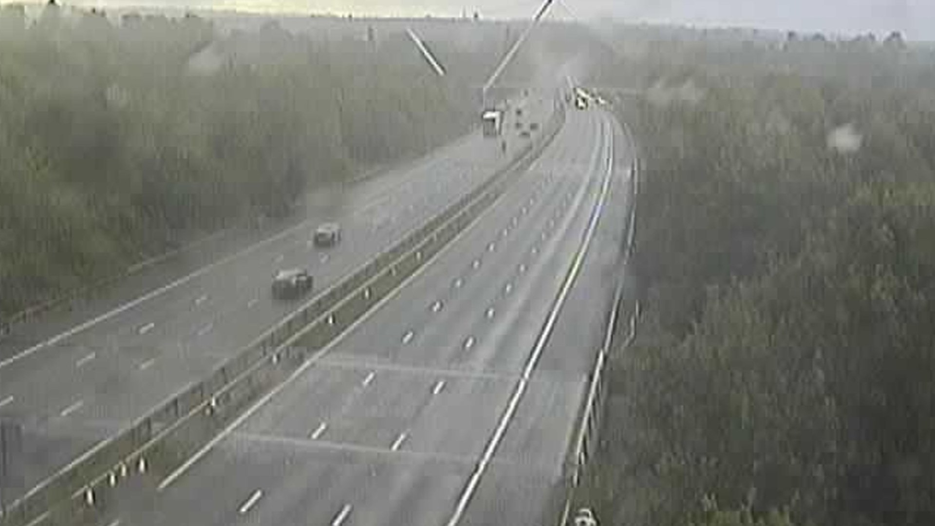 Major motorway closed at rush hour after crash