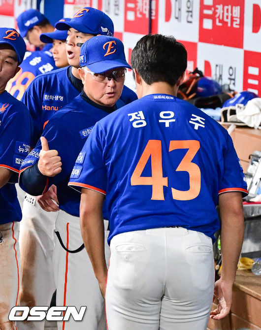 "정우주! 너가 메이저리그 가라"..한화 신인의 무결점 이닝..ML 스카우트 관심폭발, 달감독도 엄지척 [박준형의 ZZOOM]
