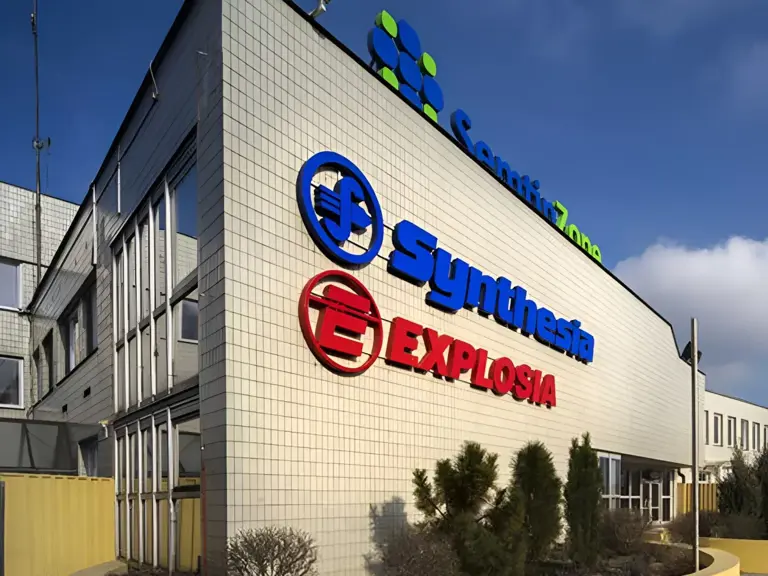 Colt CZ kupuje za 22 miliard pardubického výrobce nitrocelulózy