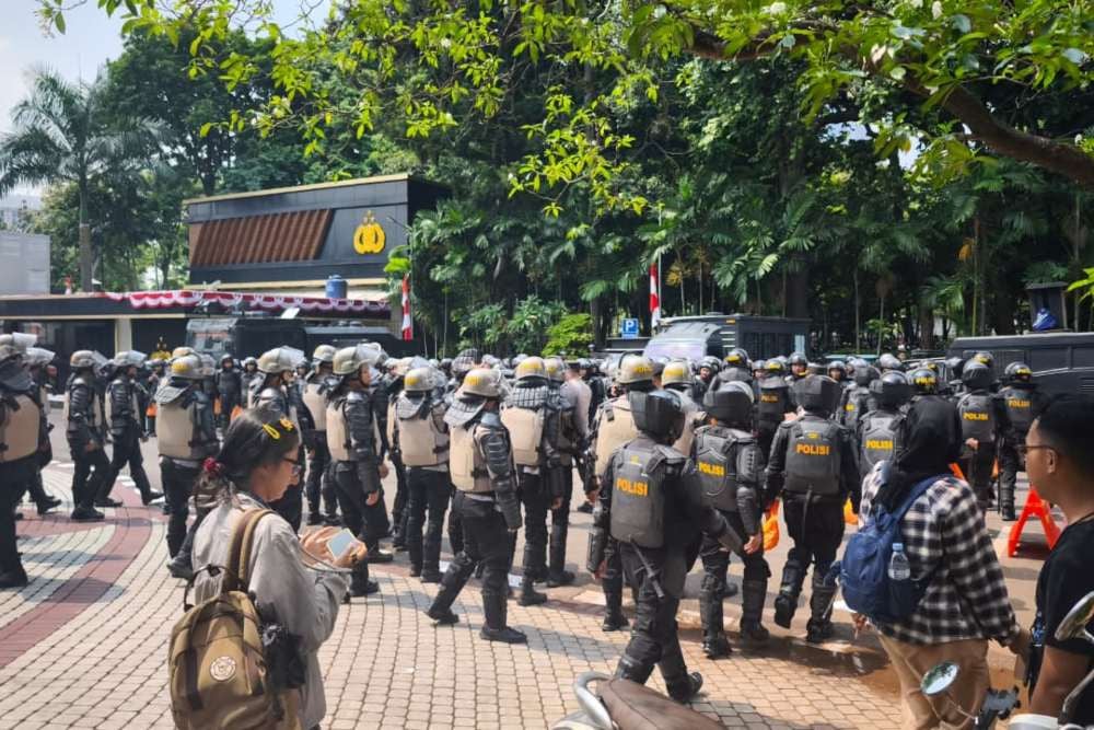 Demo Mahasiswa Hari Ini, Foto Persiapan Polisi dan ada Mobil Rantis Brimob