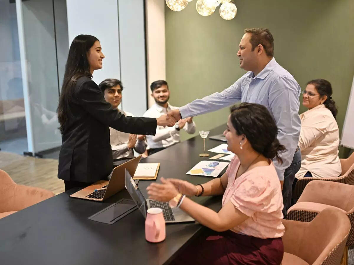 64% of professionals worldwide say human networks beat AI: Why people ...