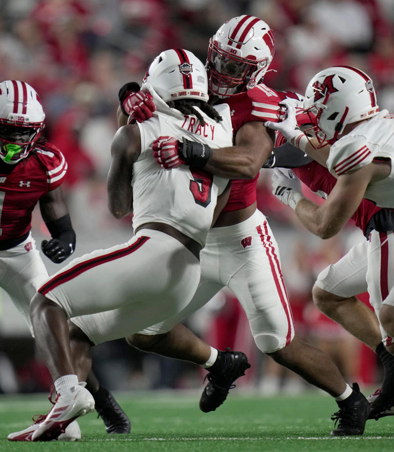 Are the Badgers cursed at QB? Fans react to Wisconsin's split ...