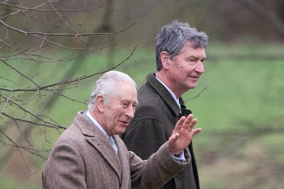 König Charles: Im Balmoral-Urlaub verleiht er Annes Ehemann besonderen ...