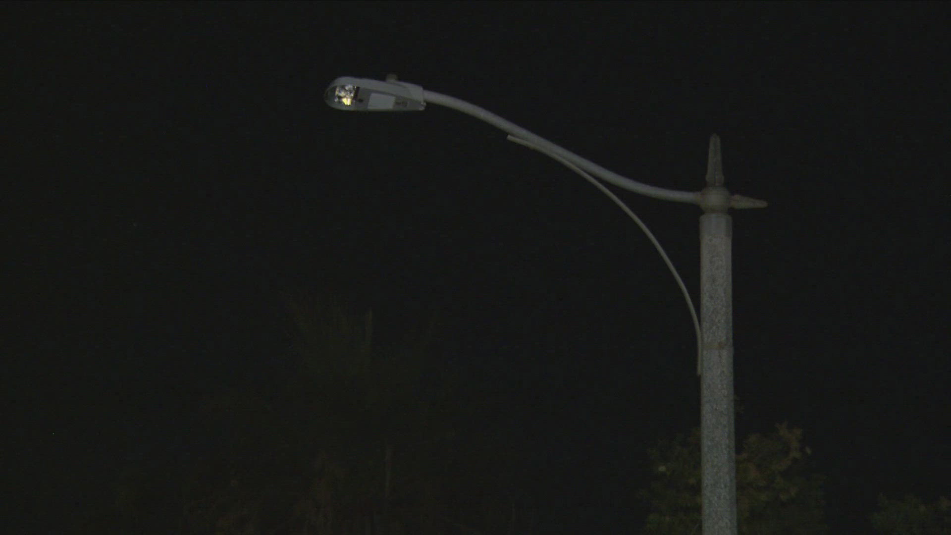 Broken streetlight in College Area raises safety concerns for neighbors