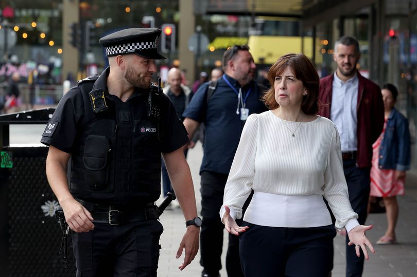 MP joins police on Piccadilly Gardens walkabout - and admits 'it's not ...