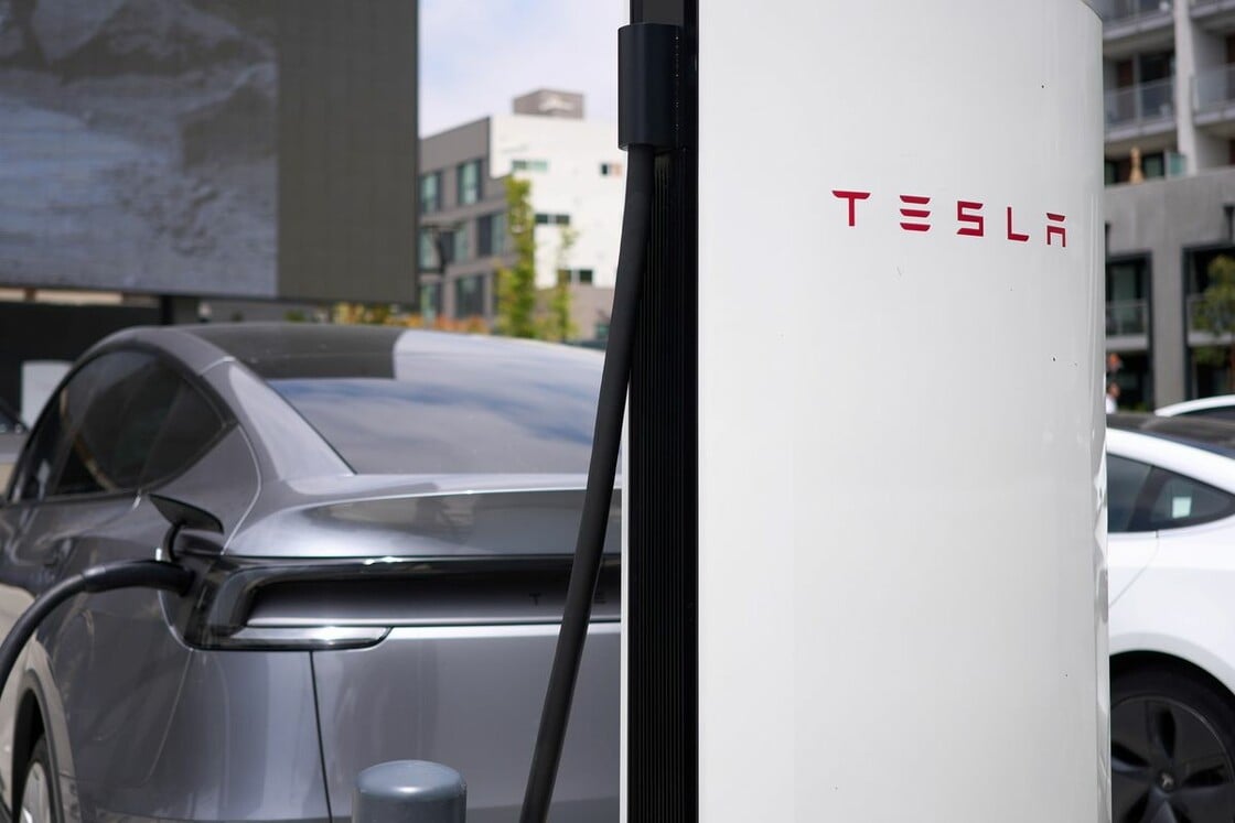 Οι πωλήσεις της Tesla πέφτουν κατά 40% στην Ευρώπη, ενώ ο κινέζος ...