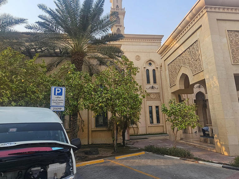 Dubai mosques roll out new paid parking signs to prioritise worshippers