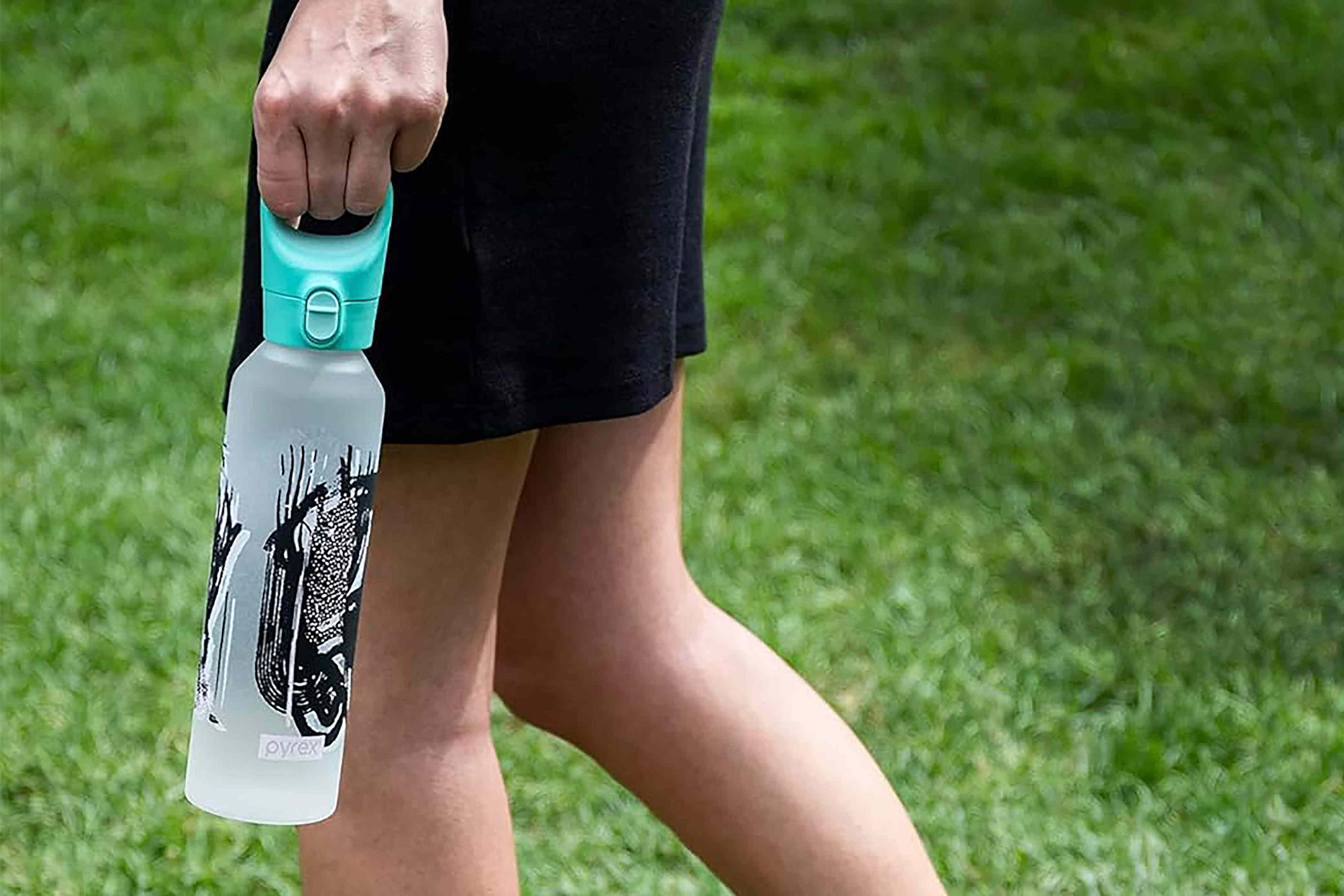 Owala, Stanley and Yeti Bottles Can't Do What This Pyrex Water Bottle Can