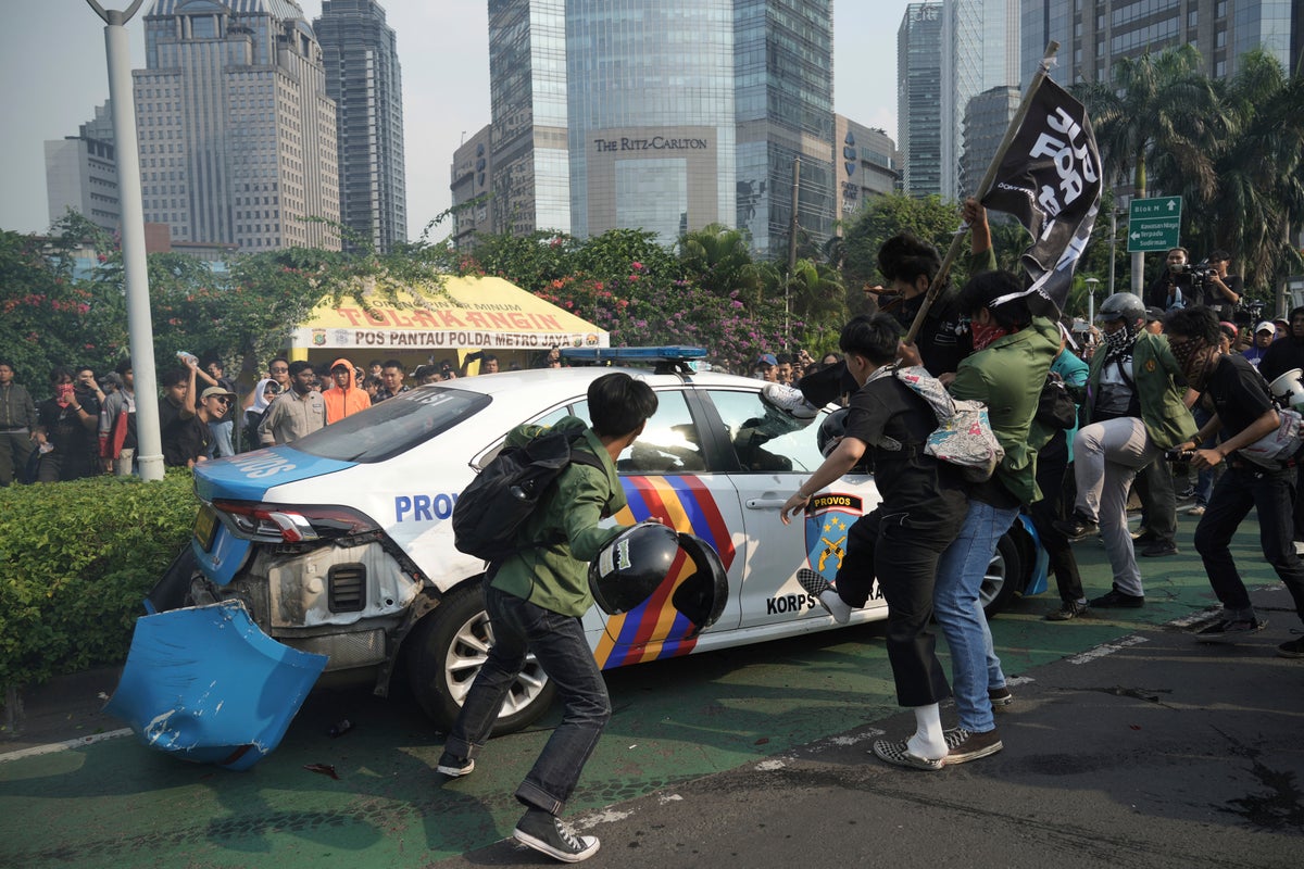 Indonesia protests intensify after 21-year-old motorcycle taxi driver ...