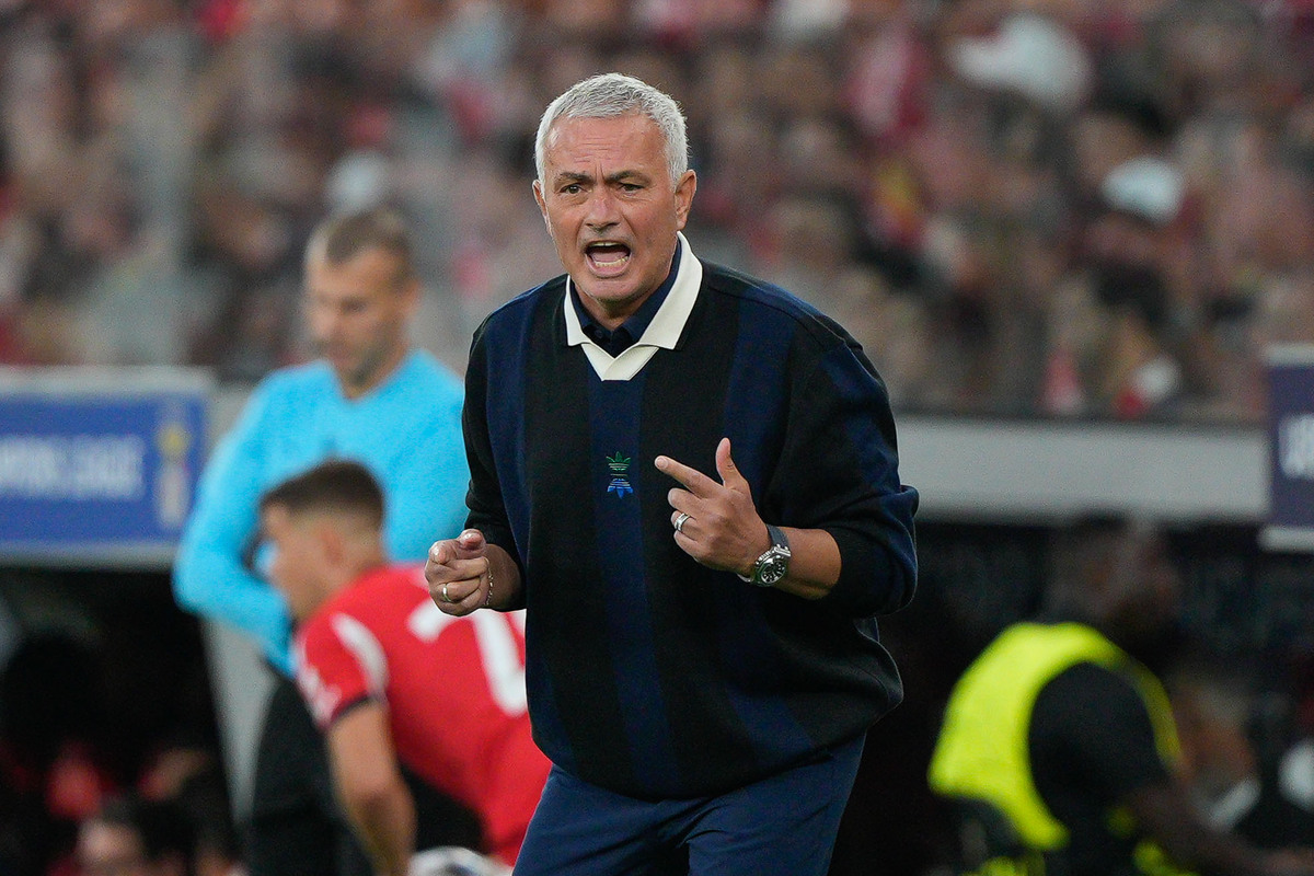 Mourinho leaves Fenerbahce after UCL exit