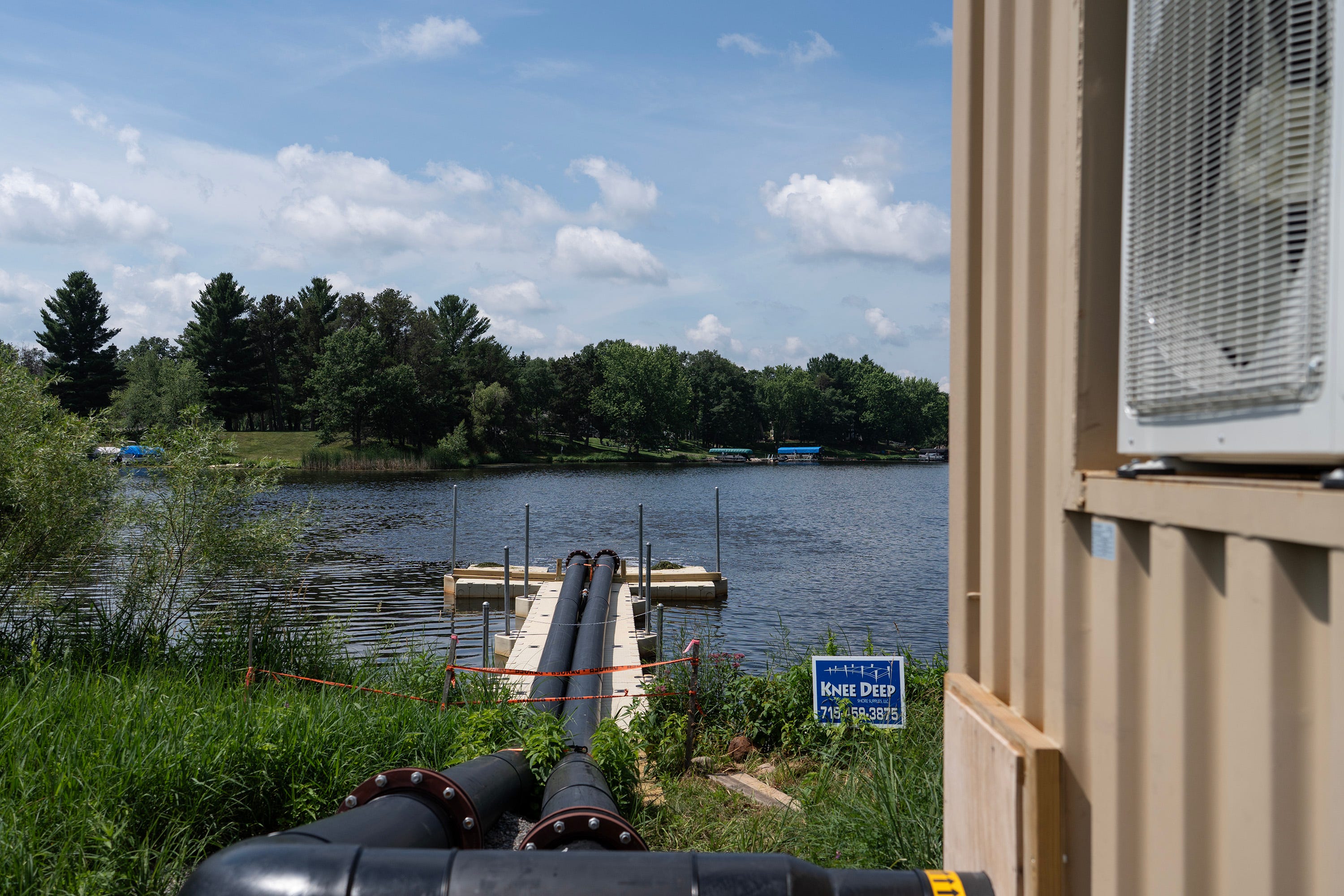 Invisible bubbles could rid Wisconsin lakes of unsightly algae. Here's ...