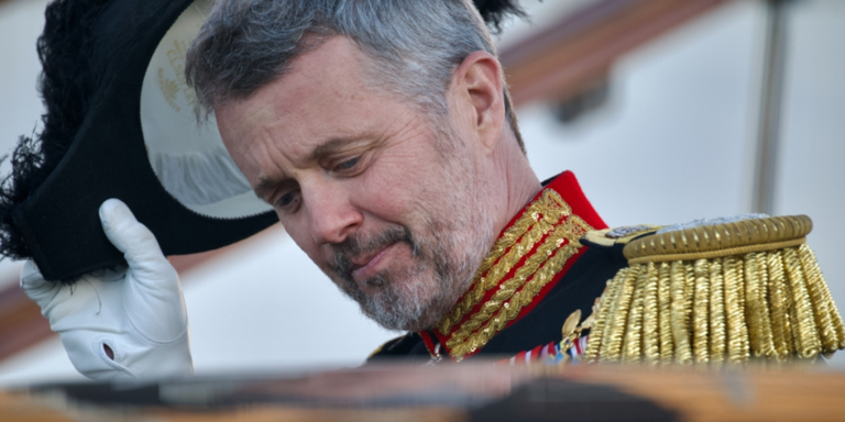 Kong Frederik har stor kærlighed til Grønland, men forholder sig tavs ...