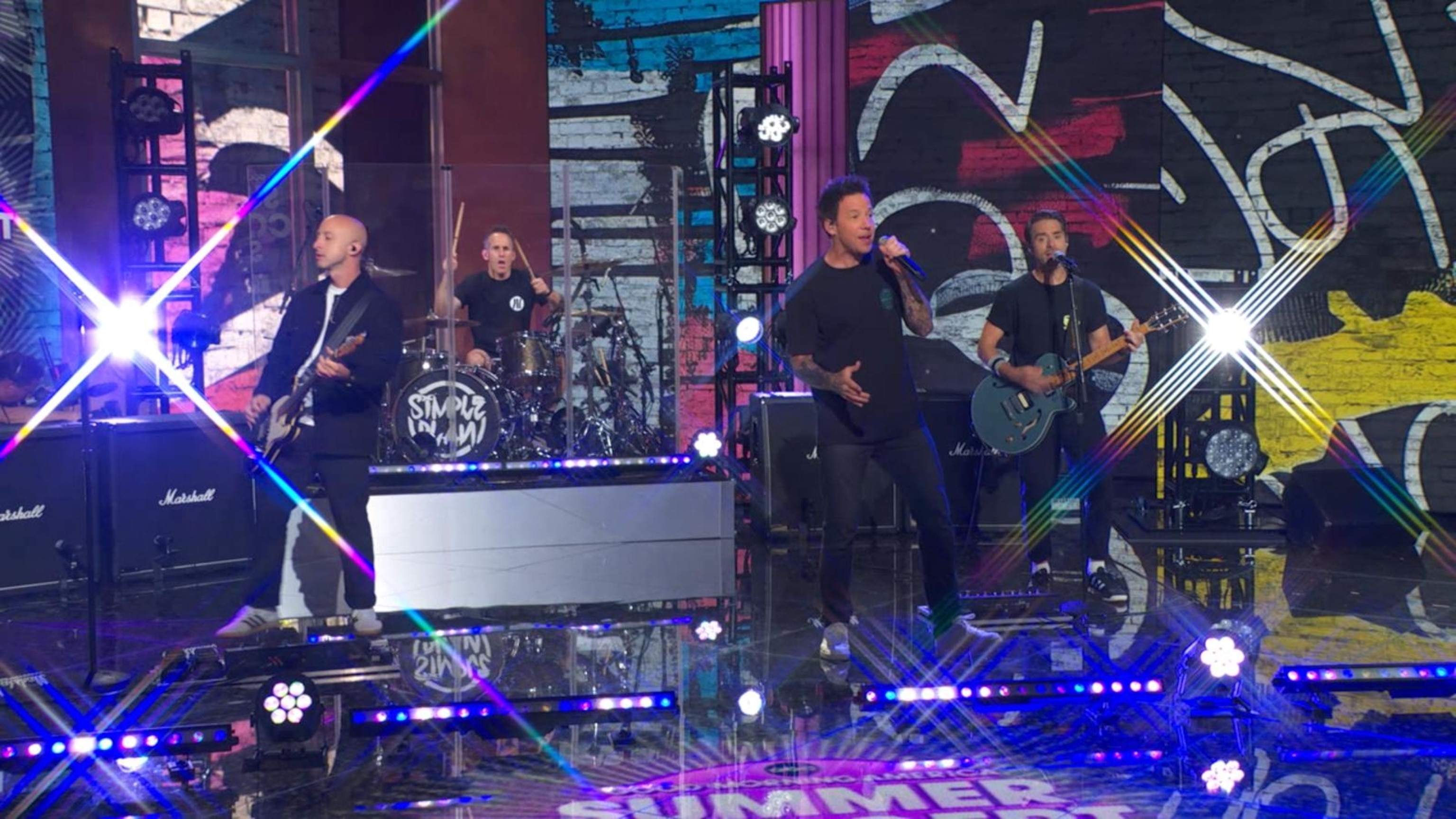 Simple Plan performs 'I'm Just a Kid'