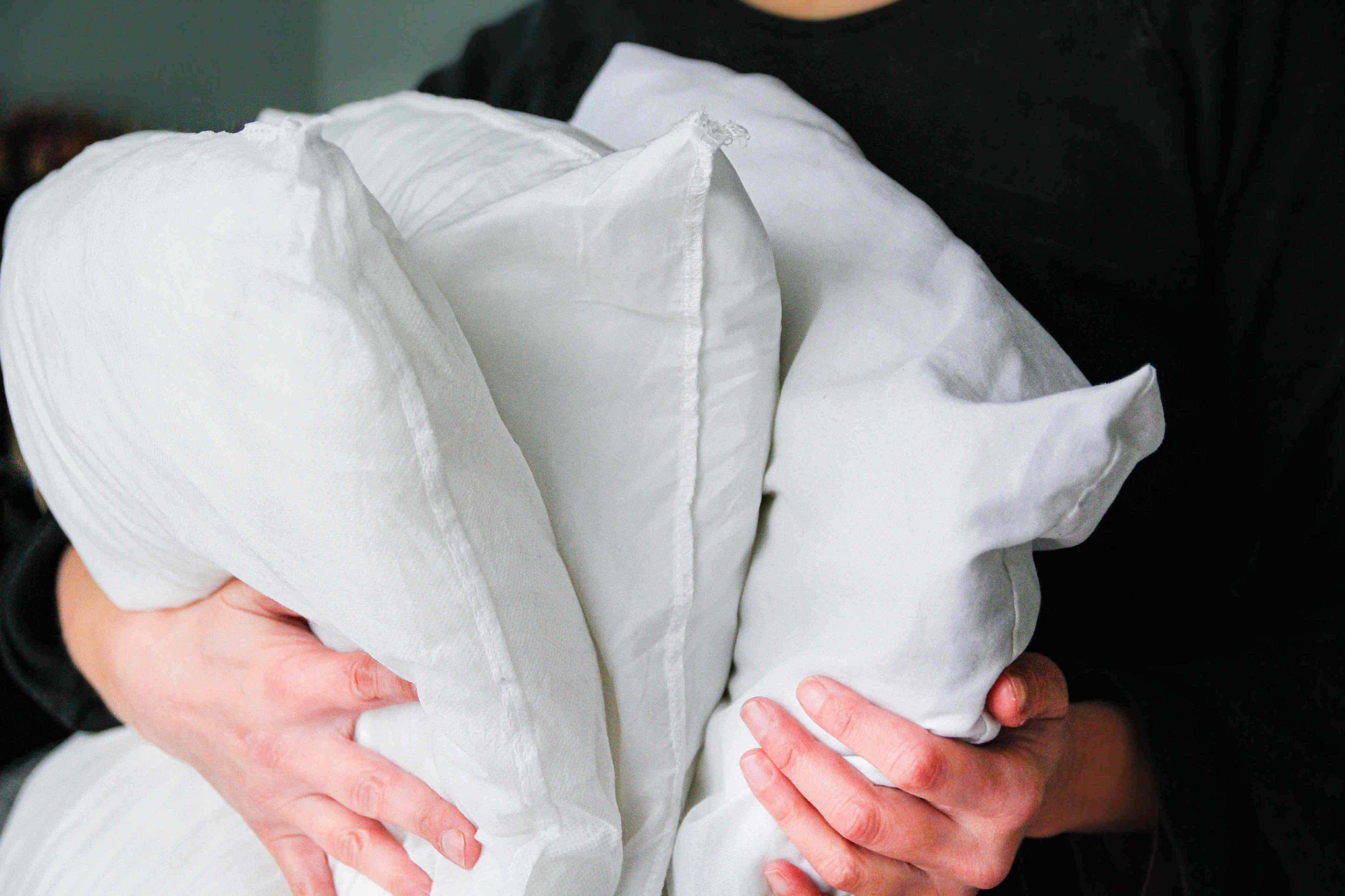 Can you wash pillows in the washing machine? Here’s what experts say