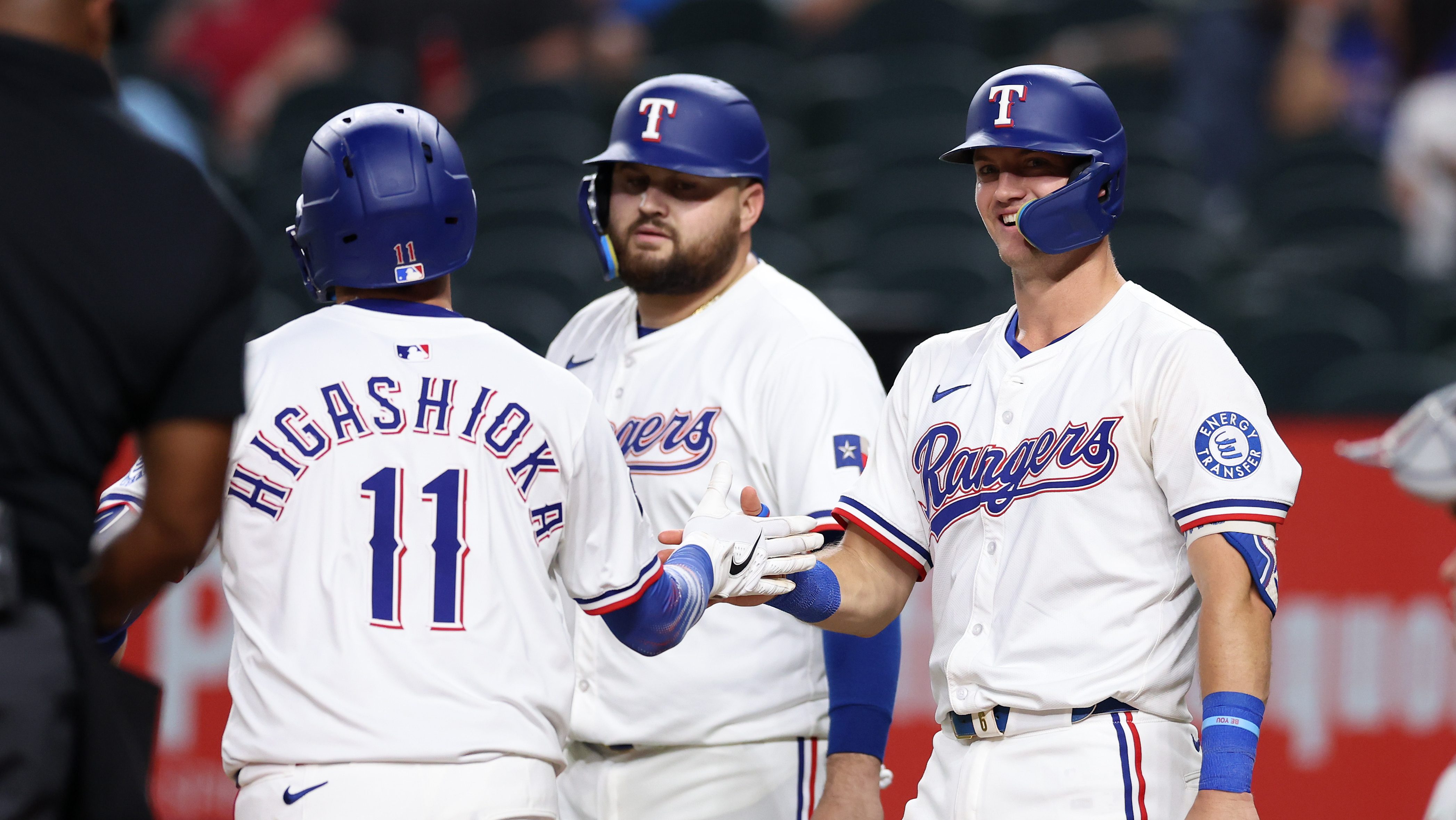 Braves sign veteran slugger Rowdy Tellez to minor league deal