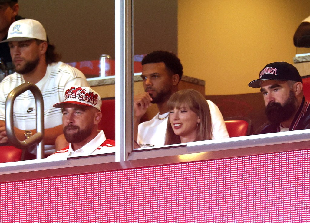 Taylor Swift prepped for cool aunt era at Chiefs game by bonding with ...